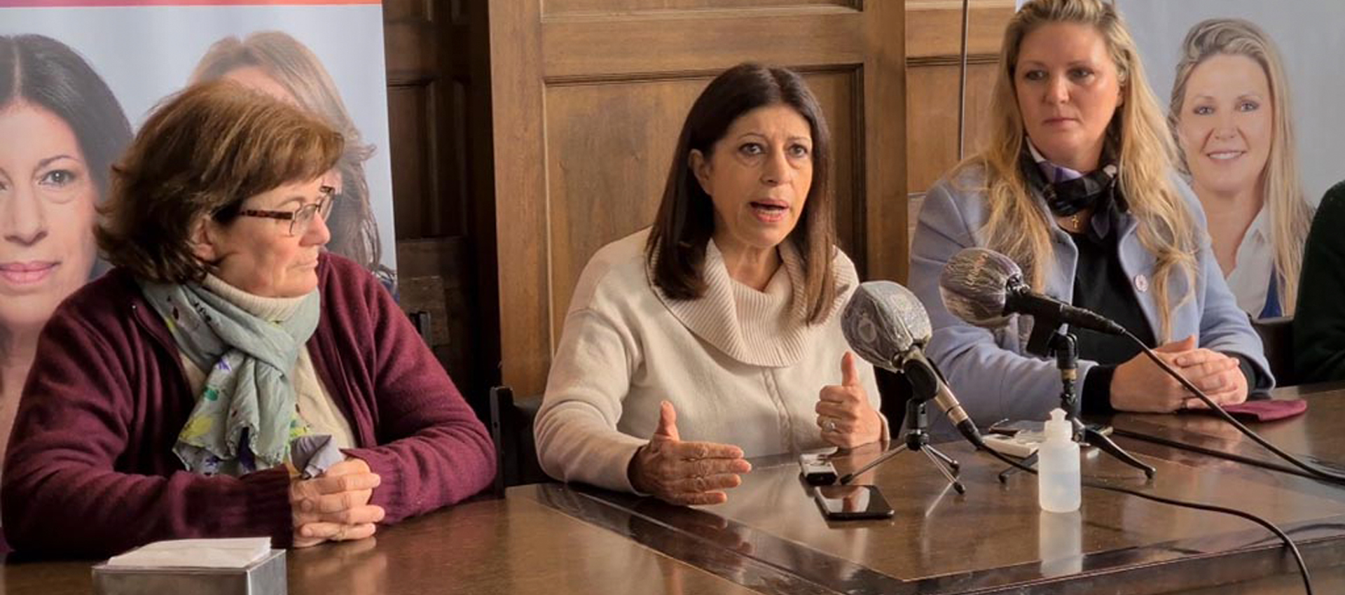 Clara García Perotti Se Abrazó A Cristina Y Le Soltó La Mano A Santa